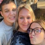 Ashley Burr's Instagram, Twitter & Facebook on IDCrawl