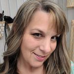 Lora Wall's Instagram, Twitter & Facebook on IDCrawl